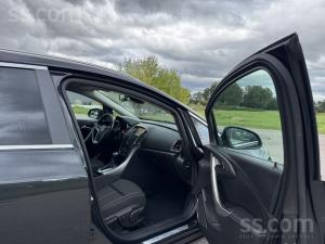 Black Opel Astra 2012 in Cesis, with an engine capacity of 2.00 L and mileage of 0 thousand km for 3500 €, photo 19 on AUTOMOTO.COM.LV