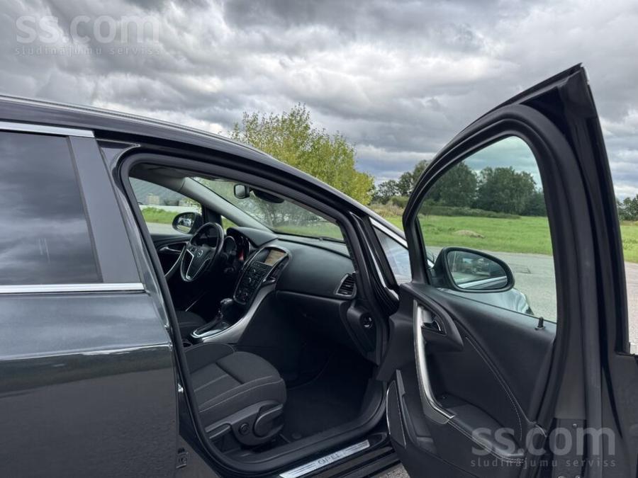 Black Opel Astra 2012 in Cesis, with an engine capacity of 2.00 L and mileage of 0 thousand km for 3500 €, photo 19 on AUTOMOTO.COM.LV