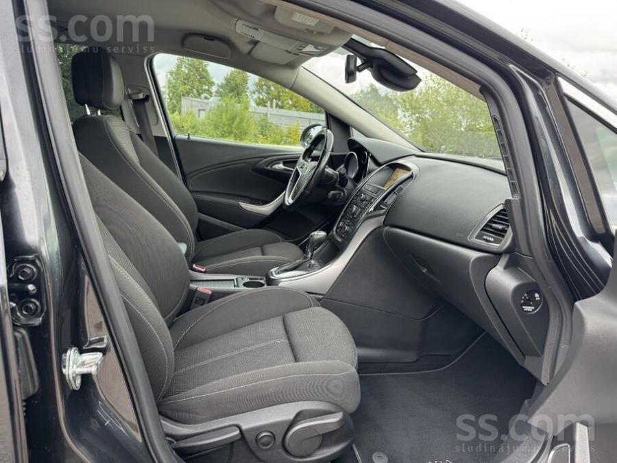 Black Opel Astra 2012 in Cesis, with an engine capacity of 2.00 L and mileage of 0 thousand km for 3500 €, photo 20 on AUTOMOTO.COM.LV