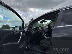 Black Opel Astra 2012 in Cesis, with an engine capacity of 2.00 L and mileage of 0 thousand km for 3500 €, photo 21 on AUTOMOTO.COM.LV