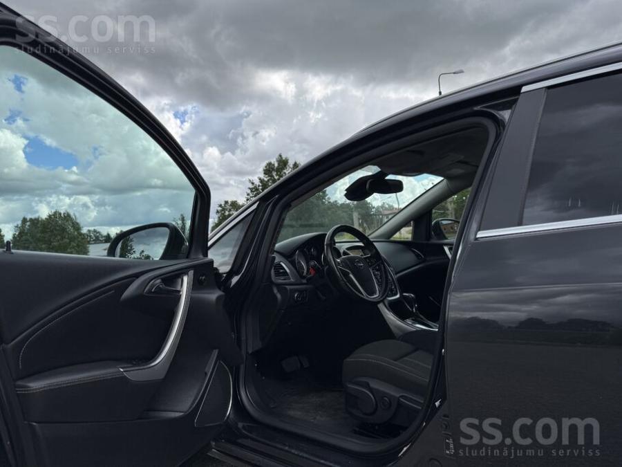 Black Opel Astra 2012 in Cesis, with an engine capacity of 2.00 L and mileage of 0 thousand km for 3500 €, photo 21 on AUTOMOTO.COM.LV