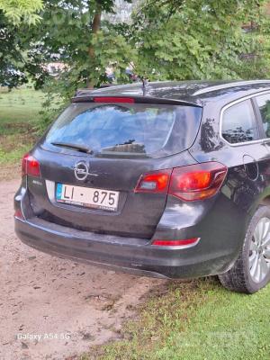 Black Opel Astra 2012 in Valka, with an engine capacity of 1.70 L and mileage of 279 thousand km for 3600 €, photo 4 on AUTOMOTO.COM.LV