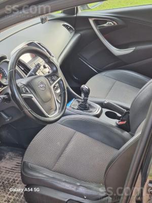 Black Opel Astra 2012 in Valka, with an engine capacity of 1.70 L and mileage of 279 thousand km for 3600 €, photo 6 on AUTOMOTO.COM.LV