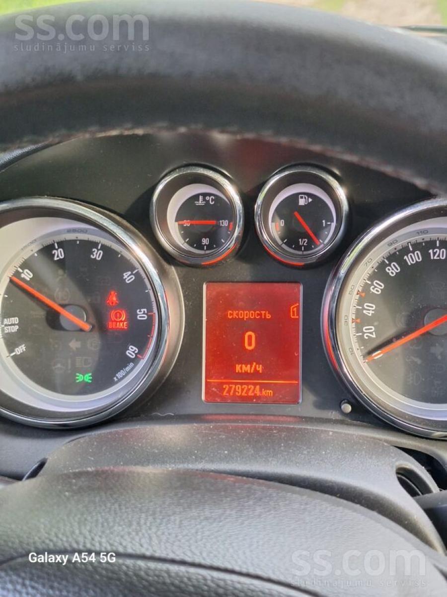 Black Opel Astra 2012 in Valka, with an engine capacity of 1.70 L and mileage of 279 thousand km for 3600 €, photo 8 on AUTOMOTO.COM.LV
