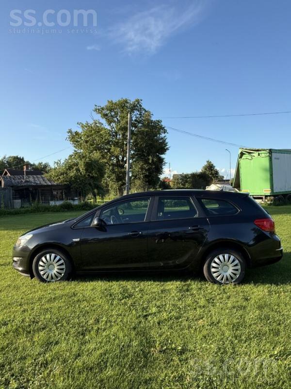 Black Opel Astra 2012 in Valka, with an engine capacity of 1.70 L and mileage of 304 thousand km for 3700 €, photo 10 on AUTOMOTO.COM.LV