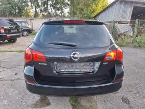 Black Opel Astra 2012 in Utena, with an engine capacity of 1.69 L and mileage of 240 thousand km for 2450 €, photo 9 on AUTOMOTO.COM.LV