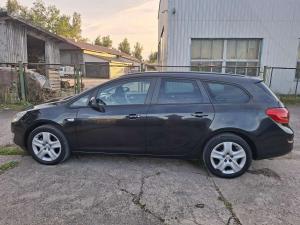 Black Opel Astra 2012 in Utena, with an engine capacity of 1.69 L and mileage of 240 thousand km for 2450 €, photo 11 on AUTOMOTO.COM.LV