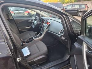 Black Opel Astra 2012 in Utena, with an engine capacity of 1.69 L and mileage of 240 thousand km for 2450 €, photo 14 on AUTOMOTO.COM.LV