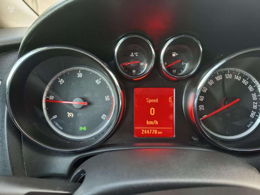 Black Opel Astra 2012 in Utena, with an engine capacity of 1.69 L and mileage of 240 thousand km for 2450 €, photo 15 on AUTOMOTO.COM.LV