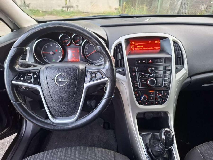Black Opel Astra 2012 in Utena, with an engine capacity of 1.69 L and mileage of 240 thousand km for 2450 €, photo 17 on AUTOMOTO.COM.LV