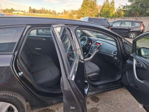 Black Opel Astra 2012 in Utena, with an engine capacity of 1.69 L and mileage of 240 thousand km for 2450 €, photo 18 on AUTOMOTO.COM.LV