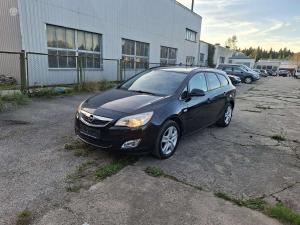 Black Opel Astra 2012 in Utena, with an engine capacity of 1.69 L and mileage of 240 thousand km for 2450 €, photo 19 on AUTOMOTO.COM.LV