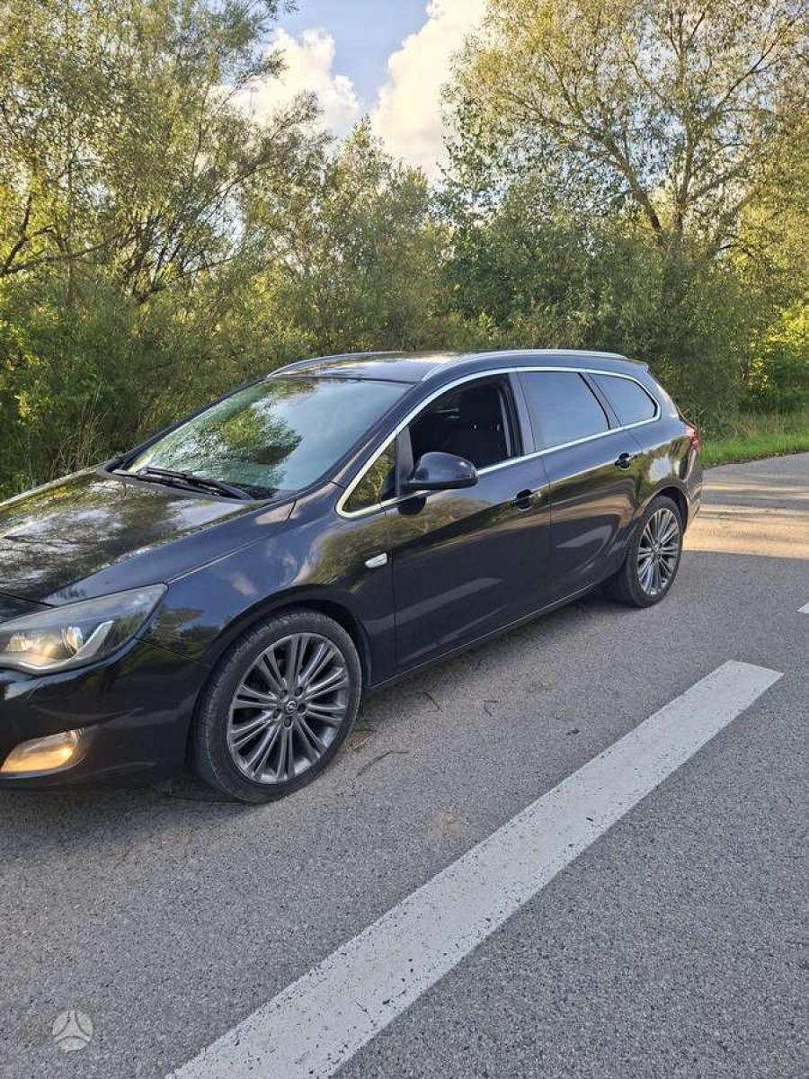 Melns Opel Astra 2012 Raseiniai, ar dzinēja tilpumu 1.96 L un nobraukumu 298 tūkst. km par 3200 €, foto 3 vietnē AUTOMOTO.COM.LV