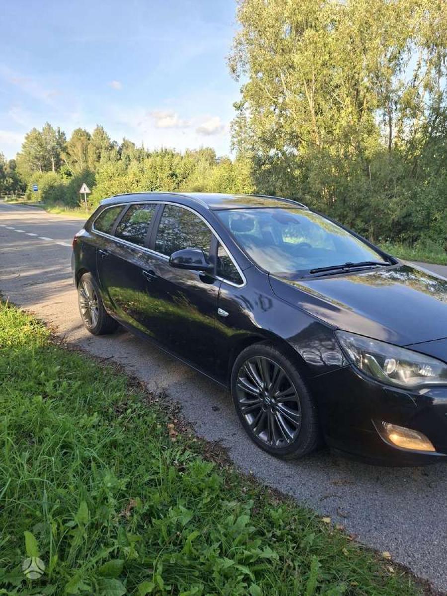 Melns Opel Astra 2012 Raseiniai, ar dzinēja tilpumu 1.96 L un nobraukumu 298 tūkst. km par 3200 €, foto 4 vietnē AUTOMOTO.COM.LV