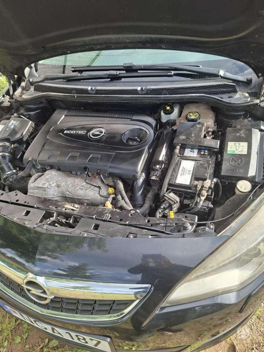 Melns Opel Astra 2012 Raseiniai, ar dzinēja tilpumu 1.96 L un nobraukumu 298 tūkst. km par 3200 €, foto 7 vietnē AUTOMOTO.COM.LV