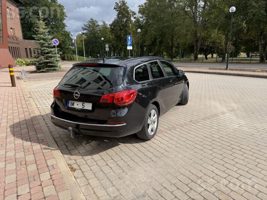 Melns Opel Astra 2012 Talsi, ar dzinēja tilpumu 1.70 L un nobraukumu 235 tūkst. km par 6000 €, foto 3 vietnē AUTOMOTO.COM.LV