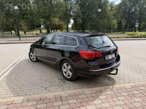 Melns Opel Astra 2012 Talsi, ar dzinēja tilpumu 1.70 L un nobraukumu 235 tūkst. km par 6000 €, foto 4 vietnē AUTOMOTO.COM.LV