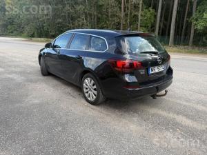 Black Opel Astra 2012 in Valmiera, with an engine capacity of 1.70 L and mileage of 313 thousand km for 2850 €, photo 4 on AUTOMOTO.COM.LV