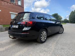 Black Opel Astra 2012 in Valmiera, with an engine capacity of 1.70 L and mileage of 313 thousand km for 2850 €, photo 5 on AUTOMOTO.COM.LV