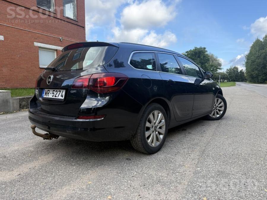 Black Opel Astra 2012 in Valmiera, with an engine capacity of 1.70 L and mileage of 313 thousand km for 2850 €, photo 5 on AUTOMOTO.COM.LV