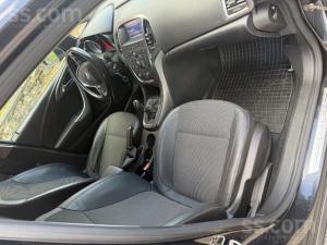 Black Opel Astra 2012 in Valmiera, with an engine capacity of 1.70 L and mileage of 313 thousand km for 2850 €, photo 6 on AUTOMOTO.COM.LV