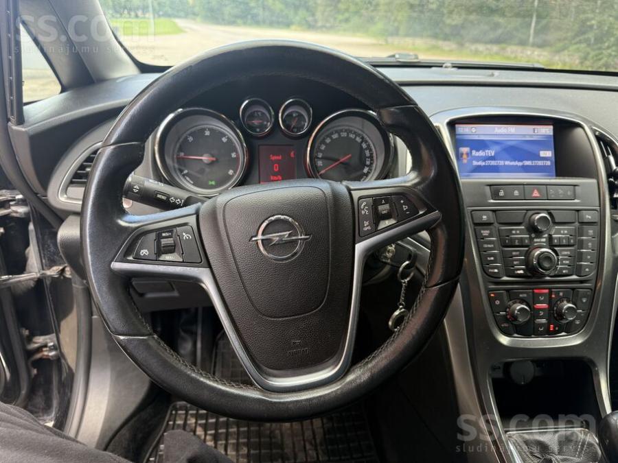 Black Opel Astra 2012 in Valmiera, with an engine capacity of 1.70 L and mileage of 313 thousand km for 2850 €, photo 8 on AUTOMOTO.COM.LV