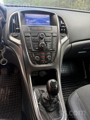 Black Opel Astra 2012 in Valmiera, with an engine capacity of 1.70 L and mileage of 313 thousand km for 2850 €, photo 9 on AUTOMOTO.COM.LV