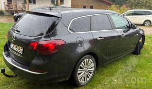 Black Opel Astra 2012 in Kuldiga, with an engine capacity of 1.70 L and mileage of 328 thousand km for 3300 €, photo 4 on AUTOMOTO.COM.LV
