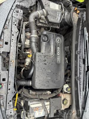 Black Opel Astra 2012 in Kuldiga, with an engine capacity of 1.70 L and mileage of 328 thousand km for 3300 €, photo 9 on AUTOMOTO.COM.LV