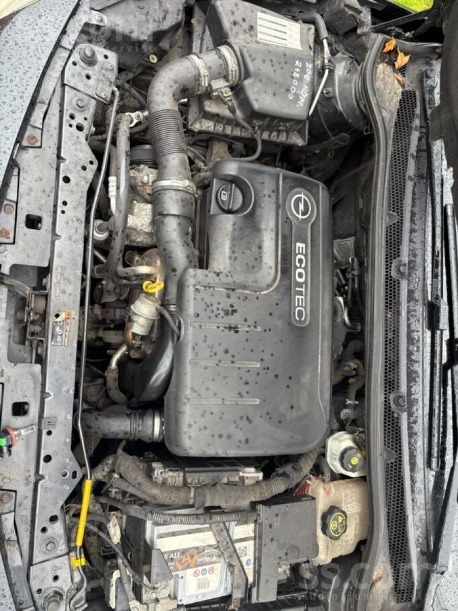 Black Opel Astra 2012 in Kuldiga, with an engine capacity of 1.70 L and mileage of 328 thousand km for 3300 €, photo 9 on AUTOMOTO.COM.LV