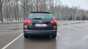 Melns Opel Astra 2013 Alūksne, ar dzinēja tilpumu 1.70 L un nobraukumu 0 tūkst. km par 3200 €, foto 7 vietnē AUTOMOTO.COM.LV