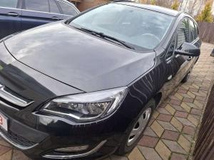 Black Opel Astra 2013 in Vilnius, with an engine capacity of 1.69 L and mileage of 222 thousand km for 3900 €, photo  on AUTOMOTO.COM.LV