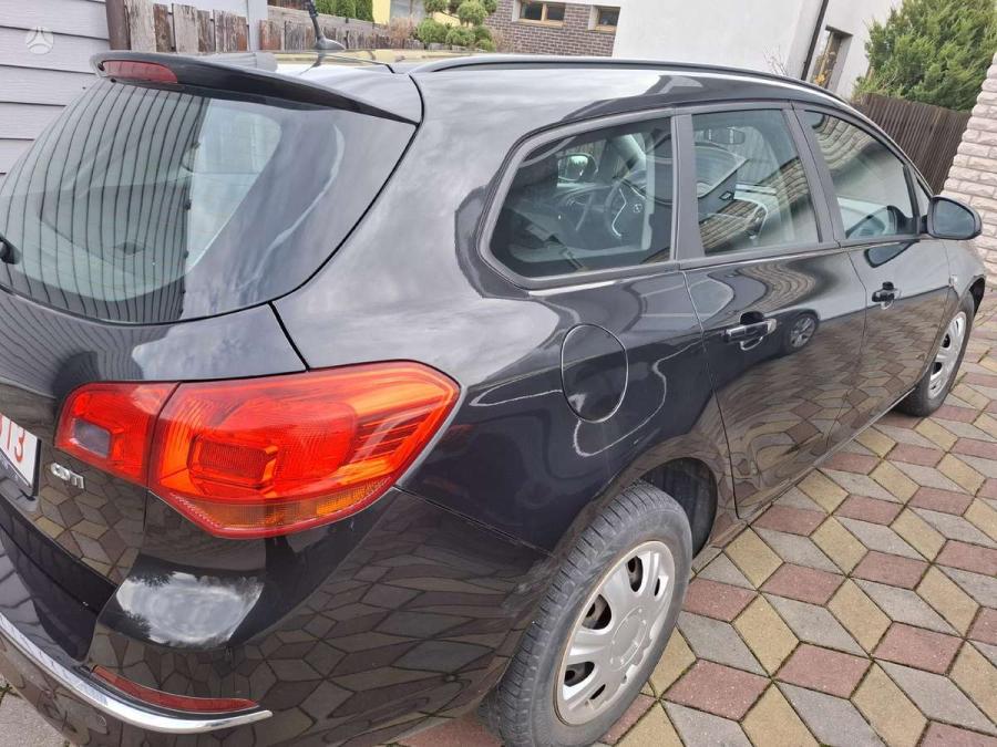 Black Opel Astra 2013 in Vilnius, with an engine capacity of 1.69 L and mileage of 222 thousand km for 3900 €, photo 4 on AUTOMOTO.COM.LV