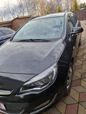 Black Opel Astra 2013 in Vilnius, with an engine capacity of 1.69 L and mileage of 222 thousand km for 3900 €, photo 8 on AUTOMOTO.COM.LV
