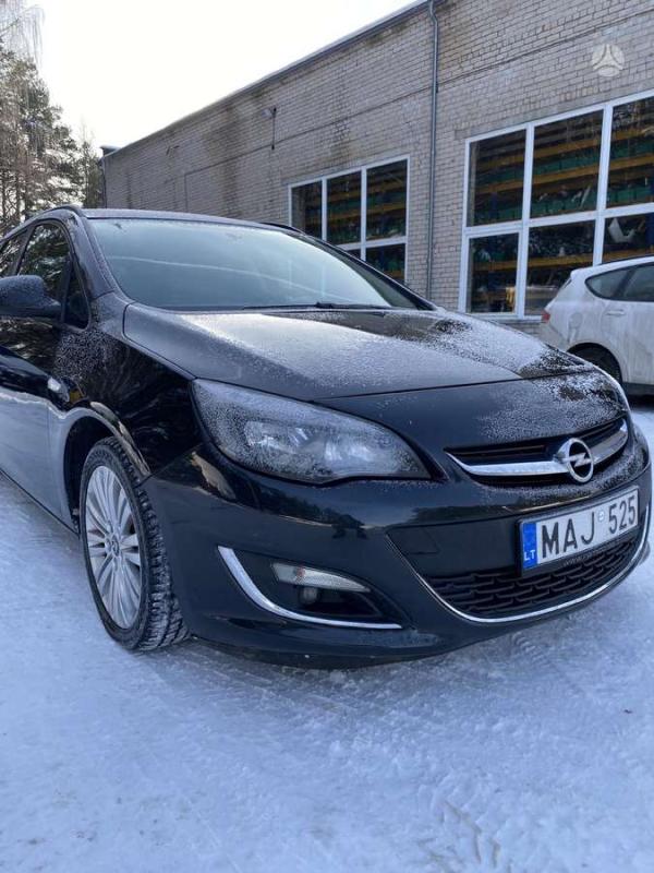 Black Opel Astra 2013 in Jonava, with an engine capacity of 1.69 L and mileage of 269 thousand km for 2500 €, photo 1 on AUTOMOTO.COM.LV