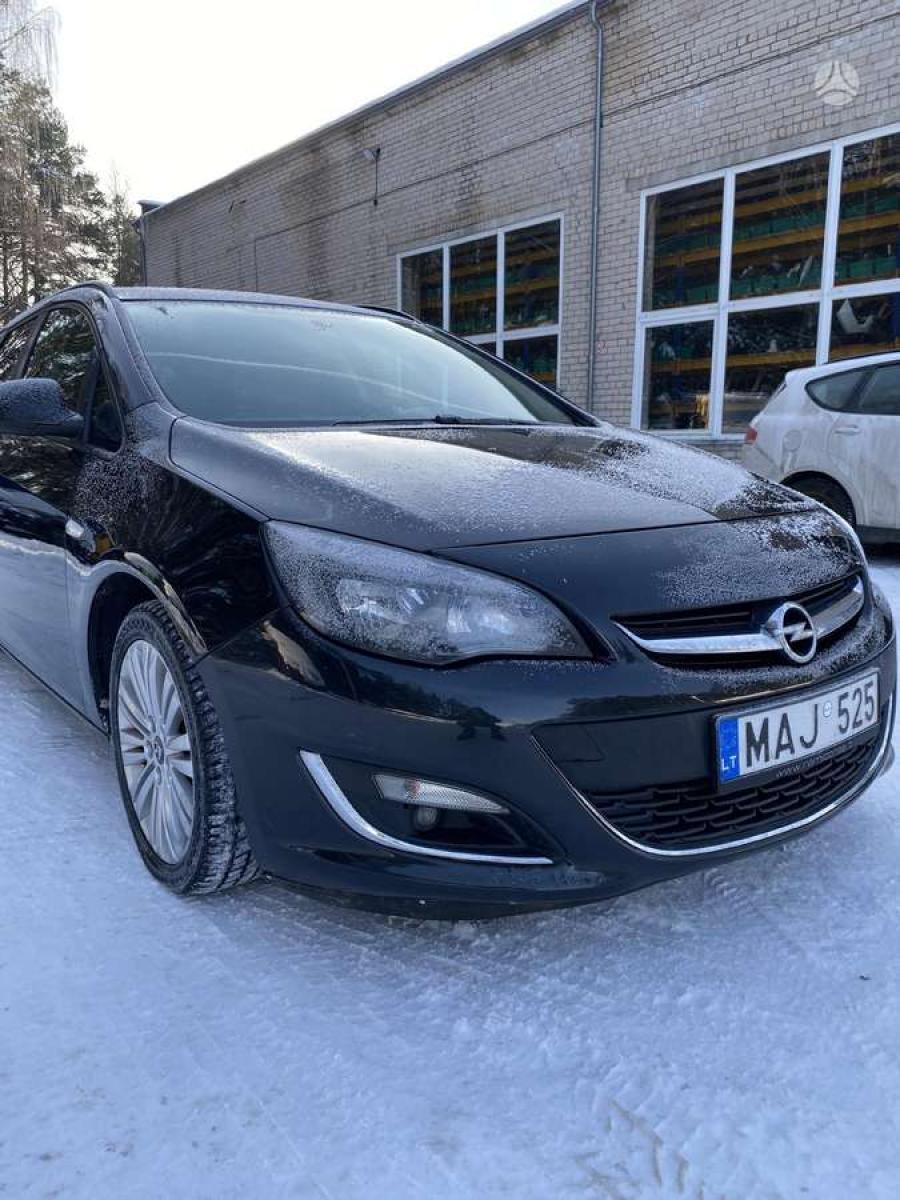 Black Opel Astra 2013 in Jonava, with an engine capacity of 1.69 L and mileage of 269 thousand km for 2500 €, photo 1 on AUTOMOTO.COM.LV