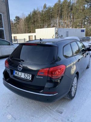 Black Opel Astra 2013 in Jonava, with an engine capacity of 1.69 L and mileage of 269 thousand km for 2500 €, photo 3 on AUTOMOTO.COM.LV
