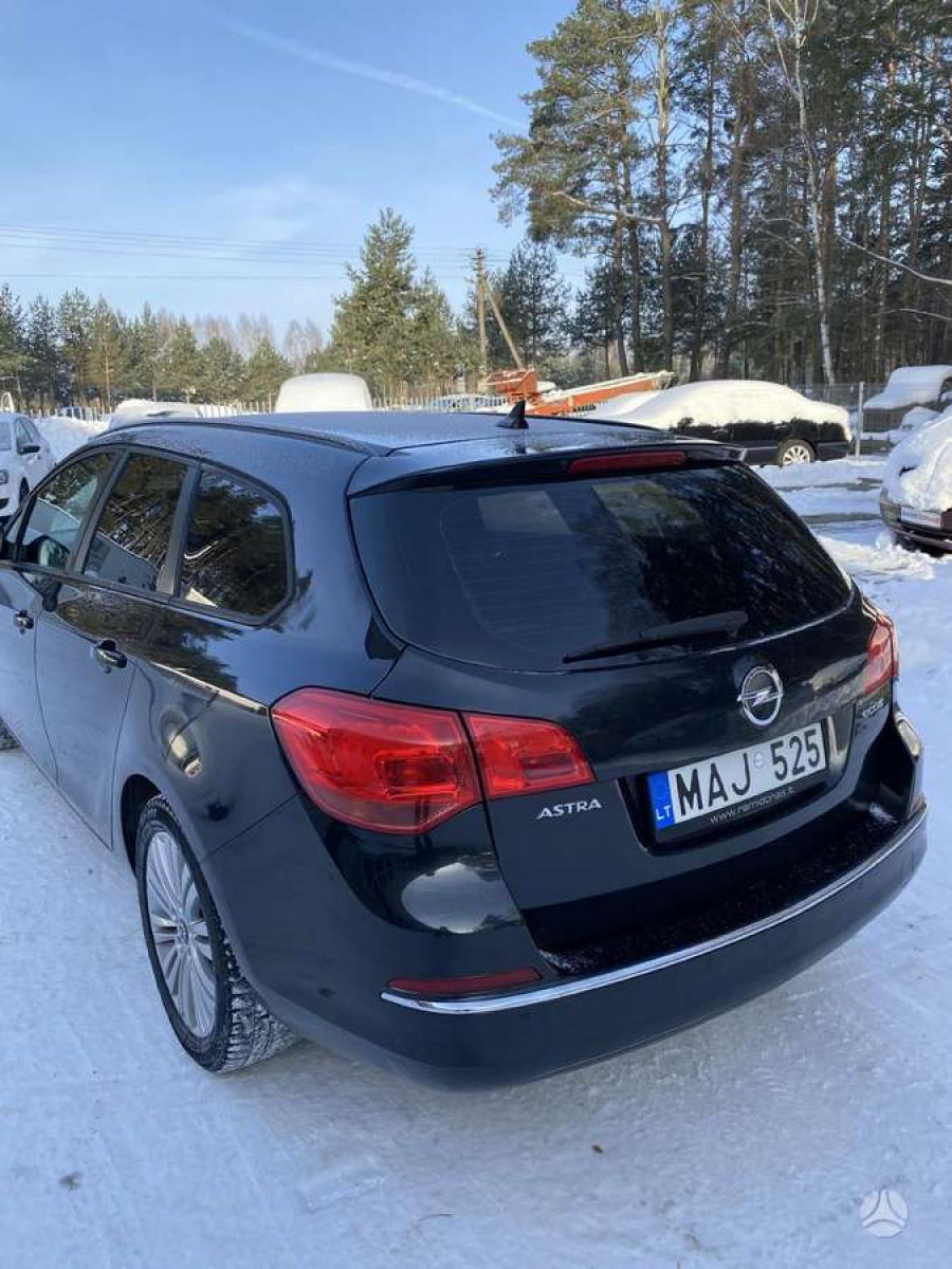 Black Opel Astra 2013 in Jonava, with an engine capacity of 1.69 L and mileage of 269 thousand km for 2500 €, photo 4 on AUTOMOTO.COM.LV