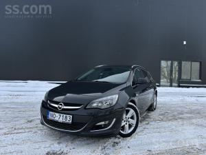 Black Opel Astra 2013 in Riga, with an engine capacity of 2.00 L and mileage of 223 thousand km for 3999 €, photo 2 on AUTOMOTO.COM.LV