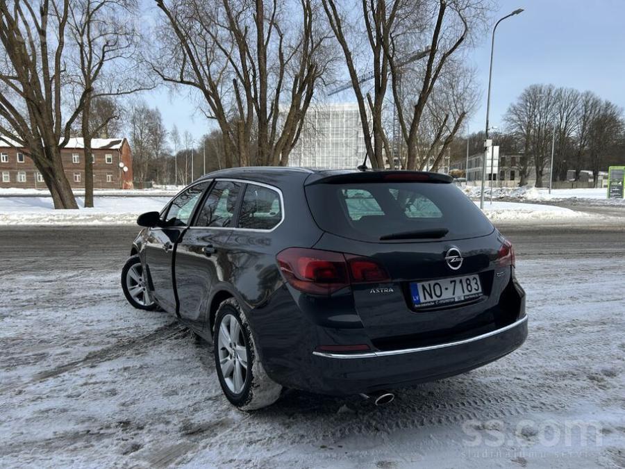 Black Opel Astra 2013 in Riga, with an engine capacity of 2.00 L and mileage of 223 thousand km for 3999 €, photo 4 on AUTOMOTO.COM.LV