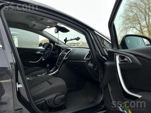 Black Opel Astra 2013 in Riga, with an engine capacity of 2.00 L and mileage of 223 thousand km for 3999 €, photo 5 on AUTOMOTO.COM.LV