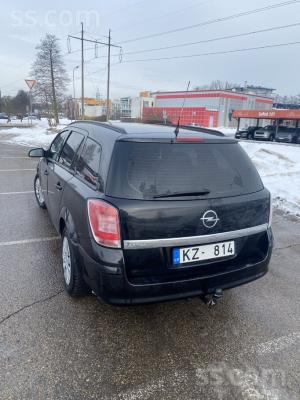 Black Opel Astra 2013 in Riga, with an engine capacity of 1.60 L and mileage of 185 thousand km for 3200 €, photo  on AUTOMOTO.COM.LV
