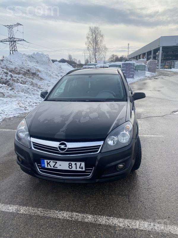 Melns Opel Astra 2013 Rīga, ar dzinēja tilpumu 1.60 L un nobraukumu 185 tūkst. km par 3200 €, foto 2 vietnē AUTOMOTO.COM.LV