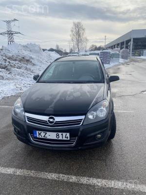 Black Opel Astra 2013 in Riga, with an engine capacity of 1.60 L and mileage of 185 thousand km for 3200 €, photo 2 on AUTOMOTO.COM.LV