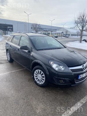 Black Opel Astra 2013 in Riga, with an engine capacity of 1.60 L and mileage of 185 thousand km for 3200 €, photo 3 on AUTOMOTO.COM.LV