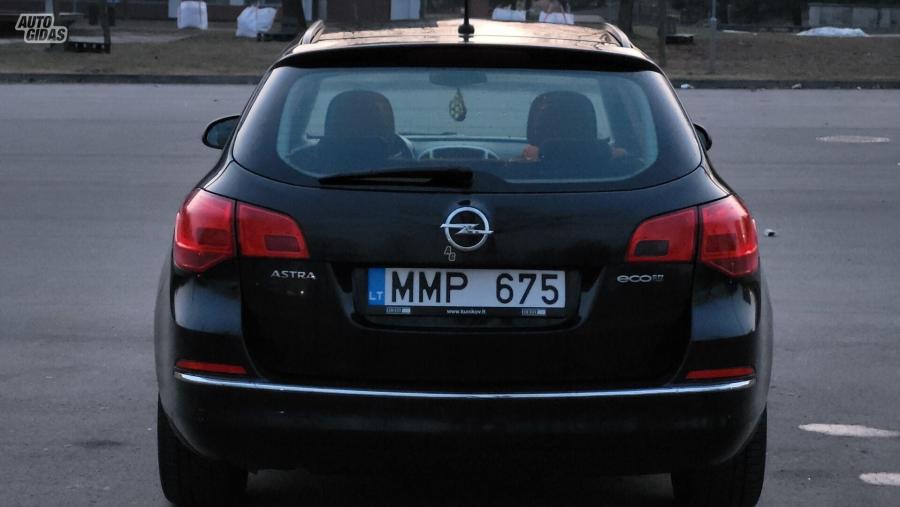 Black Opel Astra 2013 in Alytus, with an engine capacity of 1.70 L and mileage of 350 thousand km for 2800 €, photo 2 on AUTOMOTO.COM.LV