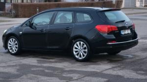 Black Opel Astra 2013 in Alytus, with an engine capacity of 1.70 L and mileage of 350 thousand km for 2800 €, photo 5 on AUTOMOTO.COM.LV