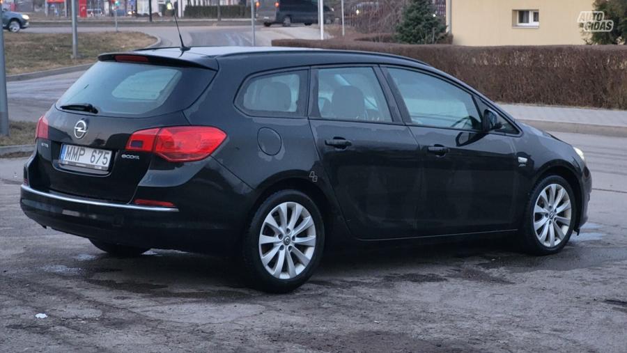 Black Opel Astra 2013 in Alytus, with an engine capacity of 1.70 L and mileage of 350 thousand km for 2800 €, photo 6 on AUTOMOTO.COM.LV