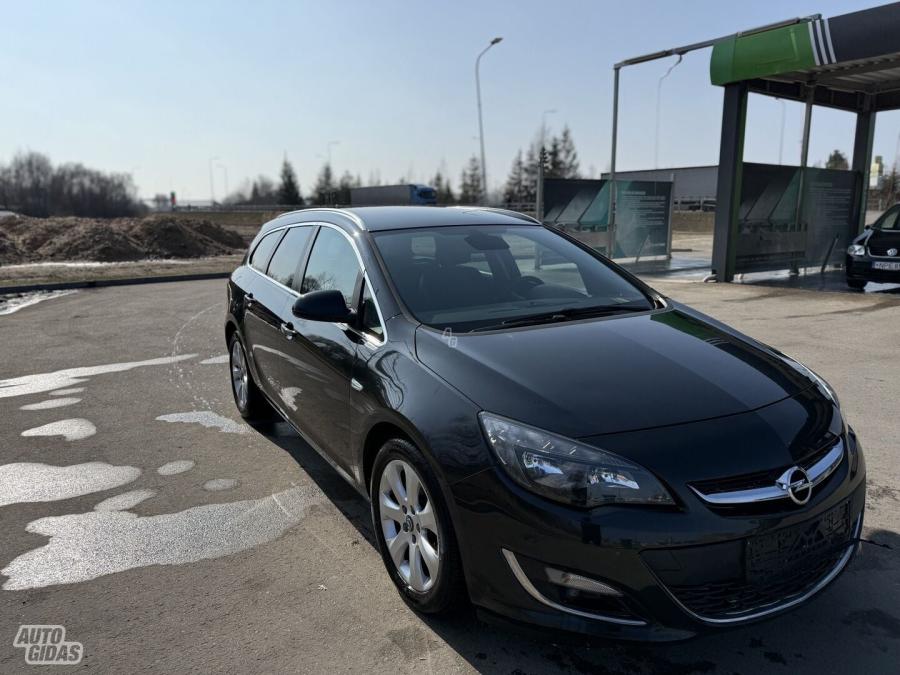 Black Opel Astra 2013 in Utena, with an engine capacity of 1.70 L and mileage of 231 thousand km for 3500 €, photo 4 on AUTOMOTO.COM.LV