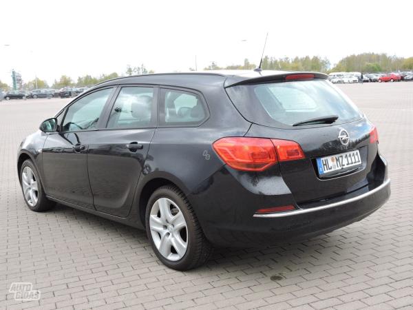Black Opel Astra 2013 in Marijampole, with an engine capacity of 1.70 L and mileage of 285 thousand km for 3150 €, photo 6 on AUTOMOTO.COM.LV